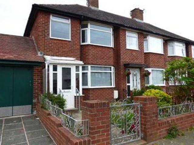 3 Bedrooms Semi detached house for rent in Quebec Avenue, Blackpool, Lancashire FY2