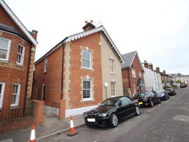 3 Bedrooms Semi detached house for rent in Queens Road, Guildford GU1