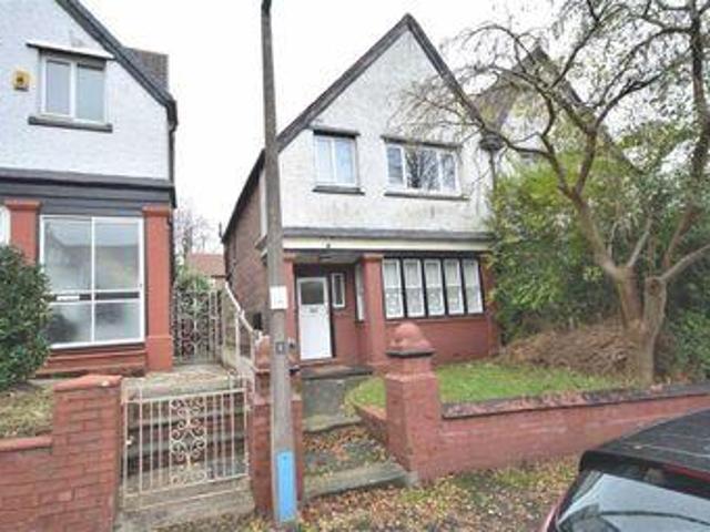 3 Bedrooms Semi detached house for rent in Rochester Avenue, Prestwich, Manchester M25