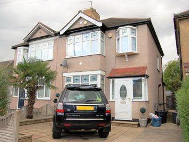 3 Bedrooms Semi detached house for rent in Roding Lane North, Woodford Green IG8
