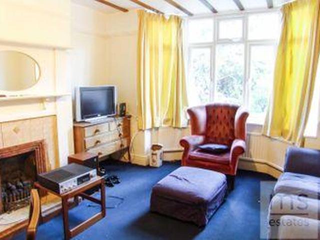 3 Bedrooms Semi detached house for rent in Rolleston Drive, Lenton, Nottingham NG7