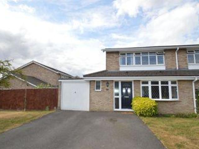 3 Bedrooms Semi detached house for rent in Rose Avenue, Hazlemere, Bucks HP15