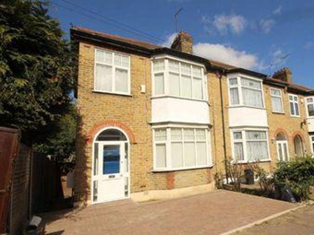 3 Bedrooms Semi detached house for rent in Rose Avenue, London E18