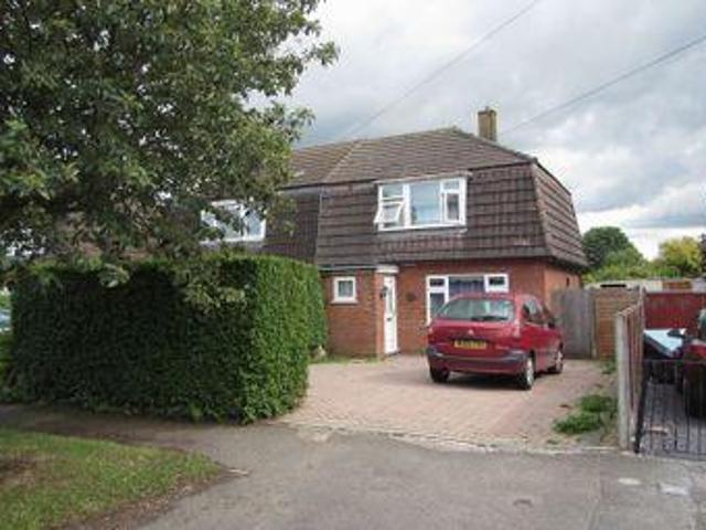 3 Bedrooms Semi detached house for rent in Rossall Avenue, Little Stoke, Bristol BS34