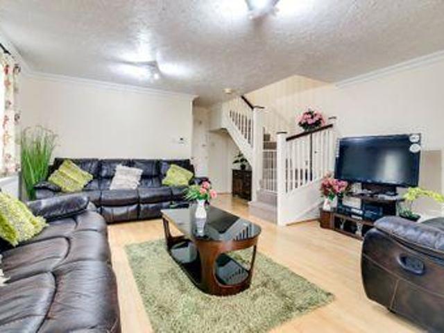 3 Bedrooms Semi detached house for rent in Regents Close, Edgbaston B5
