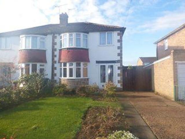 3 Bedrooms Semi detached house for rent in Ridgewood Avenue, Edenthorpe, Doncaster DN3