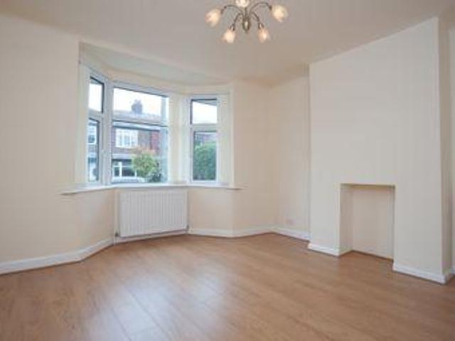 3 Bedrooms Semi detached house for rent in Ringlow Park Road, Swinton, Manchester M27
