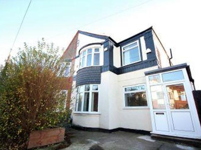 3 Bedrooms Semi detached house for rent in Rippenden Avenue, Manchester M21