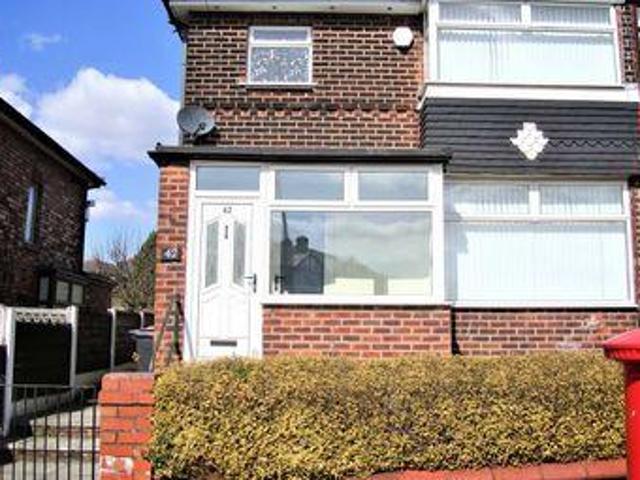 3 Bedrooms Semi detached house for rent in Russell Road, Salford, Manchester M6