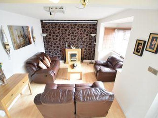 3 Bedrooms Semi detached house for rent in Rylstone Road, Reading RG30
