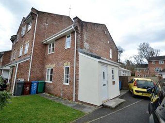 3 Bedrooms Semi detached house for rent in Woodacre, Whalley Range M16