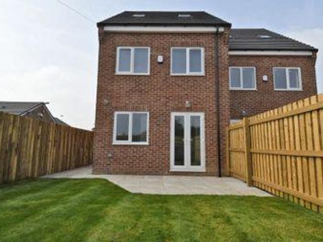 3 Bedrooms Semi detached house for rent in Wakefield Road, Kinsley, Pontefract WF9