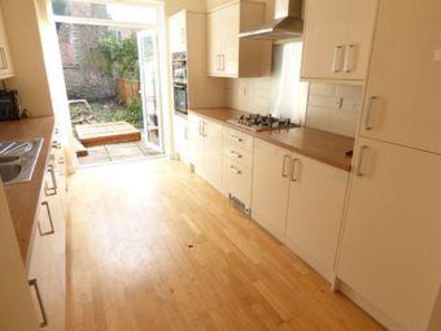 3 Bedrooms Semi detached house for rent in Walpole Road, Bromley BR2