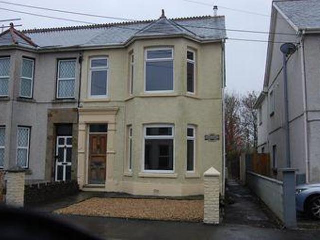 3 Bedrooms Semi detached house for rent in Walter Road, Ammanford SA18