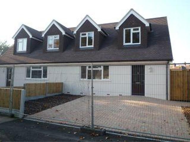 3 Bedrooms Semi detached house for rent in Warwick Road, Canterbury, Kent CT1