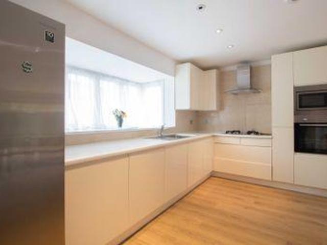 3 Bedrooms Semi detached house for rent in Welshside, London NW9