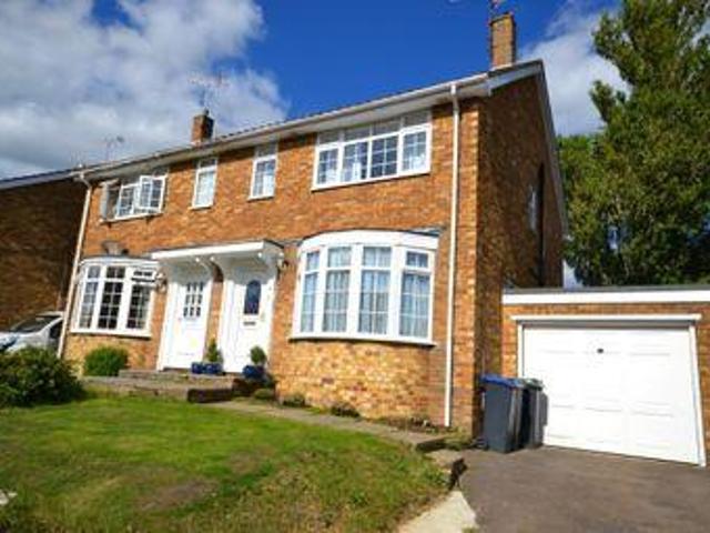 3 Bedrooms Semi detached house for rent in Wentworth Close, Worthing BN13