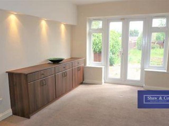 3 Bedrooms Semi detached house for rent in Wentworth Crescent, Hayes UB3