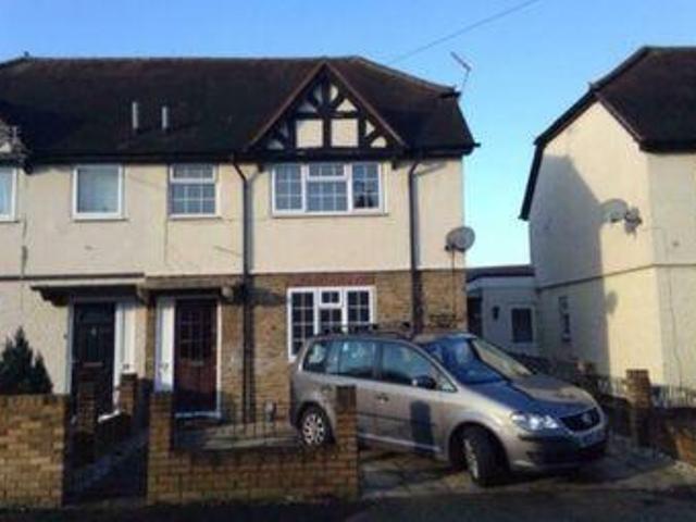 3 Bedrooms Semi detached house for rent in Westcott Way, Uxbridge UB8