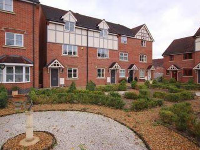 3 Bedrooms Semi detached house for rent in Wickstead Close, Stapeley, Nantwich CW5