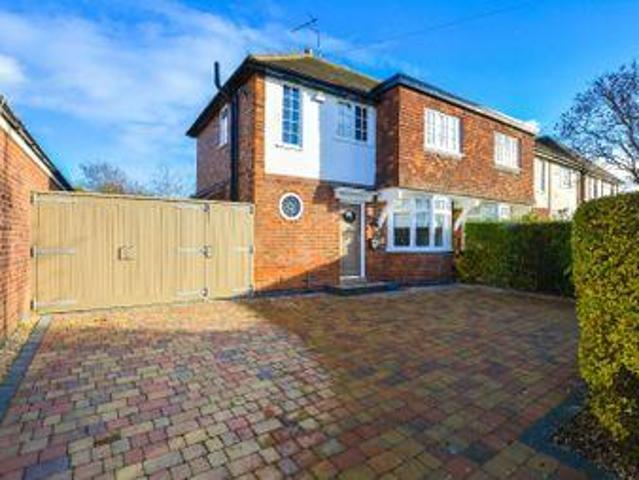 3 Bedrooms Semi detached house for rent in Wigley Road, Humberstone, Leicester LE5