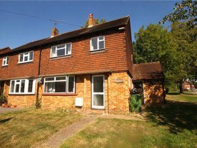 3 Bedrooms Semi detached house for rent in Willow Way, Guildford, Surrey GU1