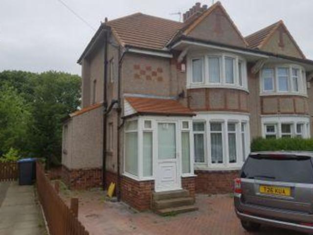 3 Bedrooms Semi detached house for rent in Windermere Road, Bradford, West Yorkshire BD7