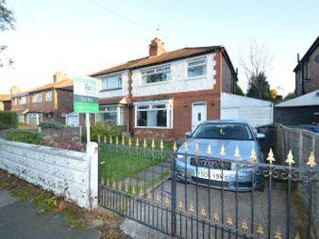 3 Bedrooms Semi detached house for rent in Windsor Avenue, Whitefield, Manchester M45
