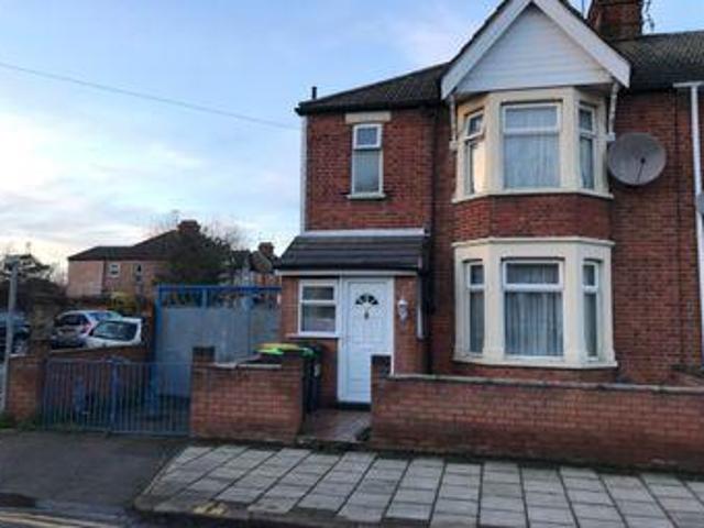 3 Bedrooms Semi detached house for rent in Winifred Road, Bedford MK40