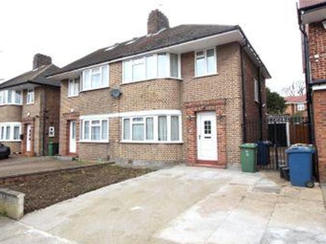 3 Bedrooms Semi detached house for rent in Wychwood Close, Edgware HA8