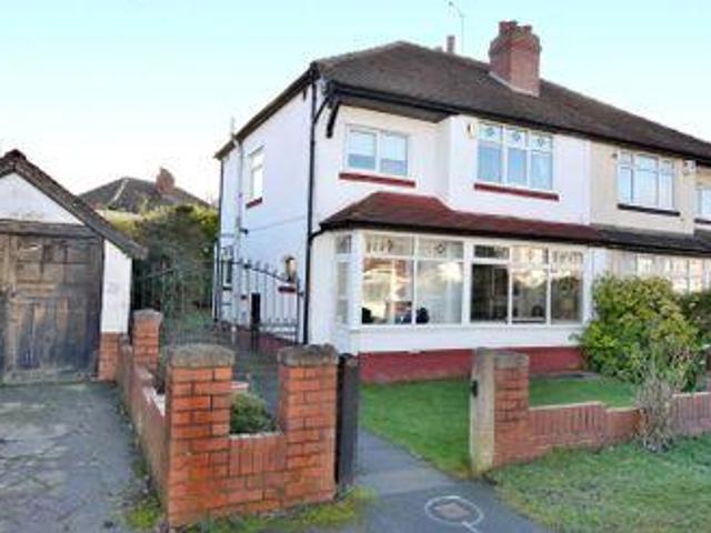 3 Bedrooms Semi detached house for rent in Wyncliffe Gardens, Leeds, West Yorkshire LS17