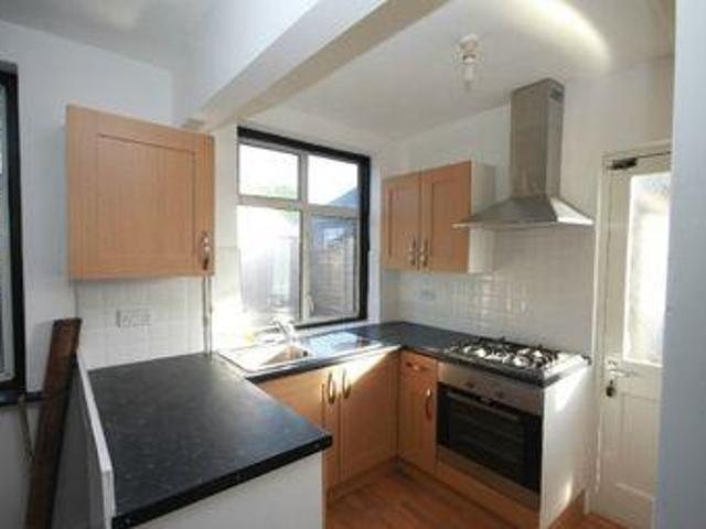 3 Bedrooms Semi detached house for rent in Toddington Road, Luton LU4