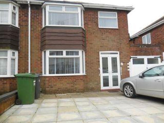 3 Bedrooms Semi detached house for rent in Taylor Road, Wolverhampton WV4