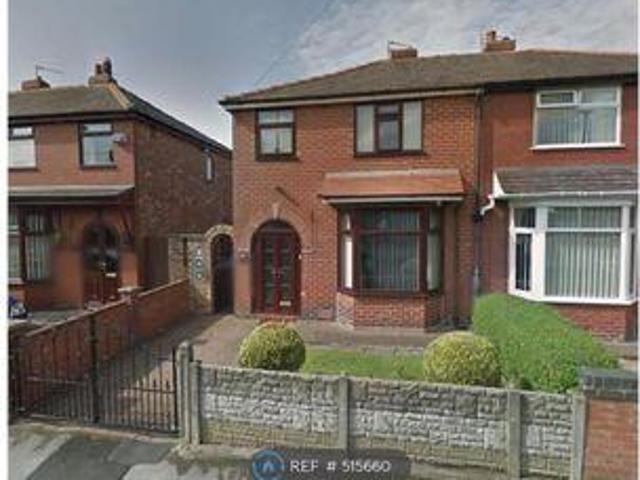 3 Bedrooms Semi detached house for rent in Tennyson Road, Droylsden, Manchester M43