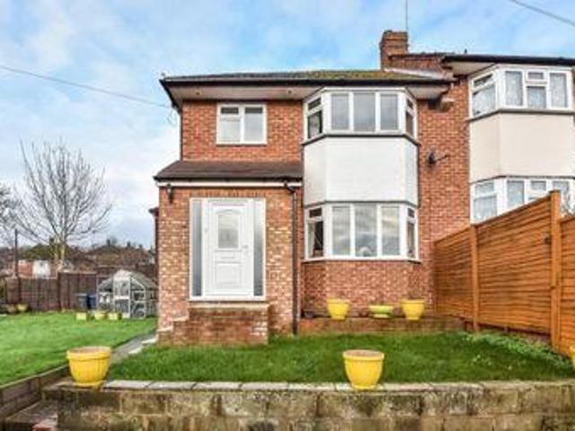 3 Bedrooms Semi detached house for rent in Tenzing Drive, High Wycombe HP13