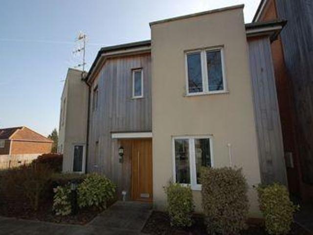 3 Bedrooms Semi detached house for rent in Terriers End, High Wycombe HP13