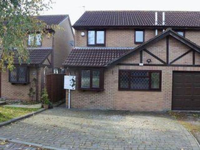 3 Bedrooms Semi detached house for rent in Thurstons Barton, Whitehall, Bristol BS5