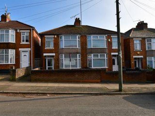 3 Bedrooms Semi detached house for rent in Three Spires Avenue, Coundon, Coventry CV6