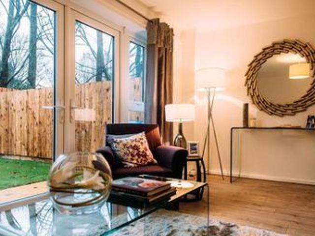 3 Bedrooms Semi detached house for rent in Tintern Road, Middleton, Manchester M24
