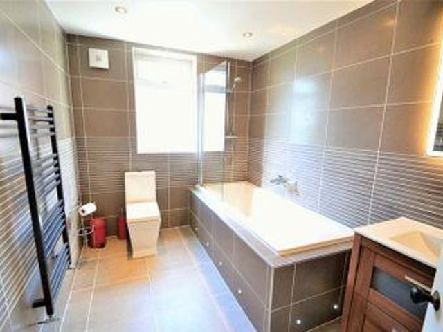 3 Bedrooms Semi detached house for rent in Trafalgar Road, Salford M6