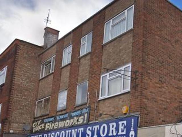 3 Bedrooms Semi detached house for rent in Uxbridge Road, Hayes End UB4