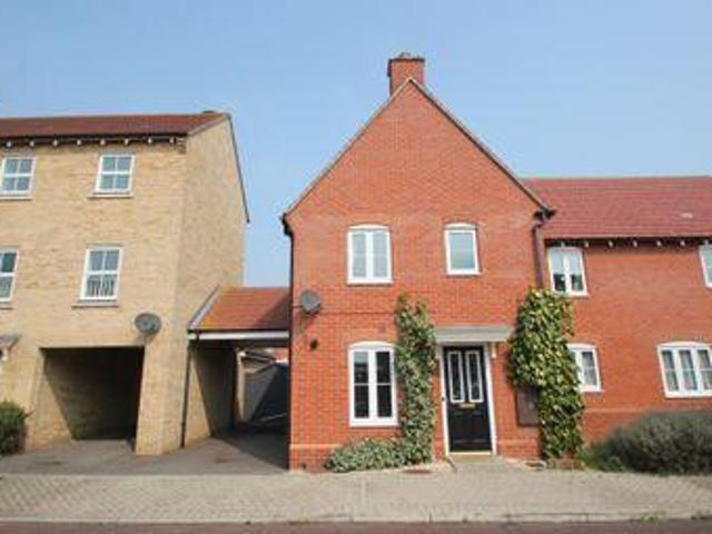 3 Bedrooms Semi detached house for rent in Valentinus Crescent, Colchester CO2