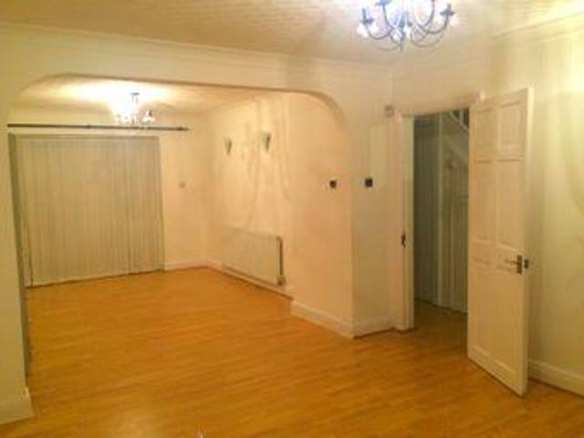 3 Bedrooms Semi detached house for rent in Vancouver Road, Edgware HA8