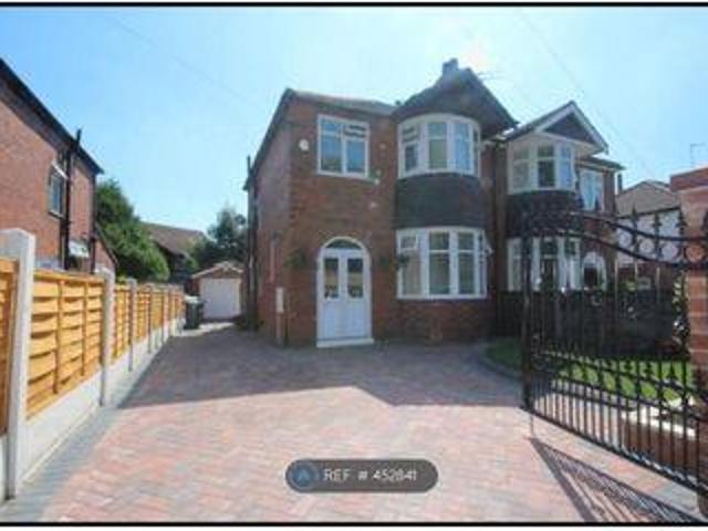 3 Bedrooms Semi detached house for rent in Victoria Avenue, Manchester M9
