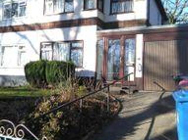 3 Bedrooms Semi detached house for rent in Vine Street, Salford M7