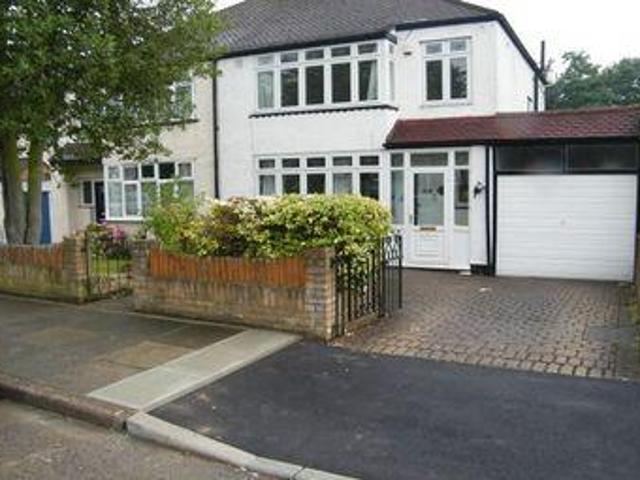 3 Bedrooms Semi detached house for rent in Vinson Close, Orpington BR6