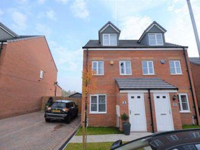 3 Bedrooms Semi detached house for sale in 11 Leyburn Avenue, Leeds LS27