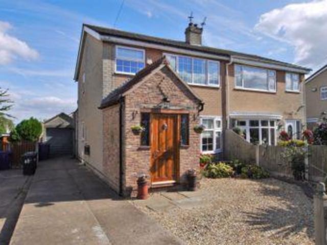 3 Bedrooms Semi detached house for sale in 40 Windmill Drive, Wadworth, Doncaster DN11