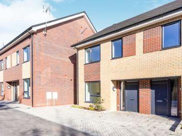 3 Bedrooms Semi detached house for sale in Cowper Close, Ware SG12