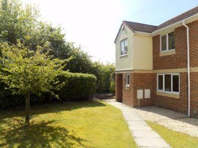 3 Bedrooms Semi detached house for sale in Cobbett Close, Abbey Meads, Swindon SN25
